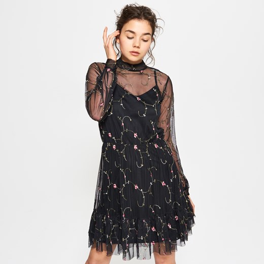 Cropp - Sukienka z kwiatowym nadrukiem Czarny szary