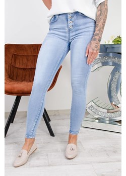 Jeansy damskie, lato 2021 w Domodi