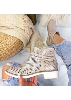 Botki ażurowe, zima 2020 w Domodi